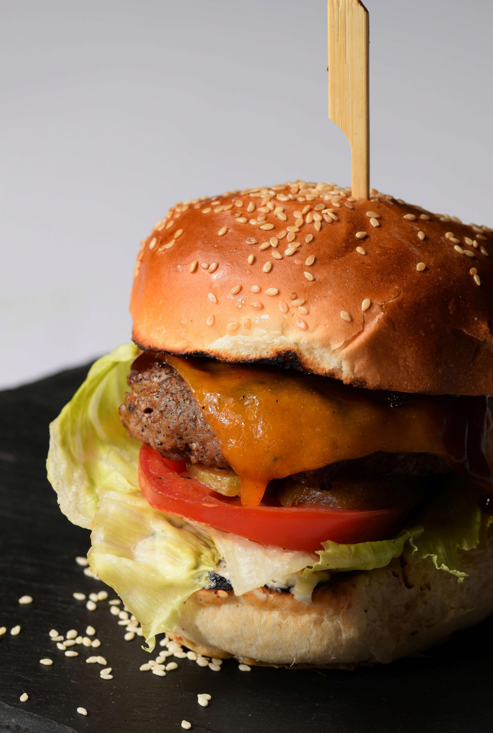 Meniuri Burger Timisoara - Cartofi, suc si sosuri incluse!